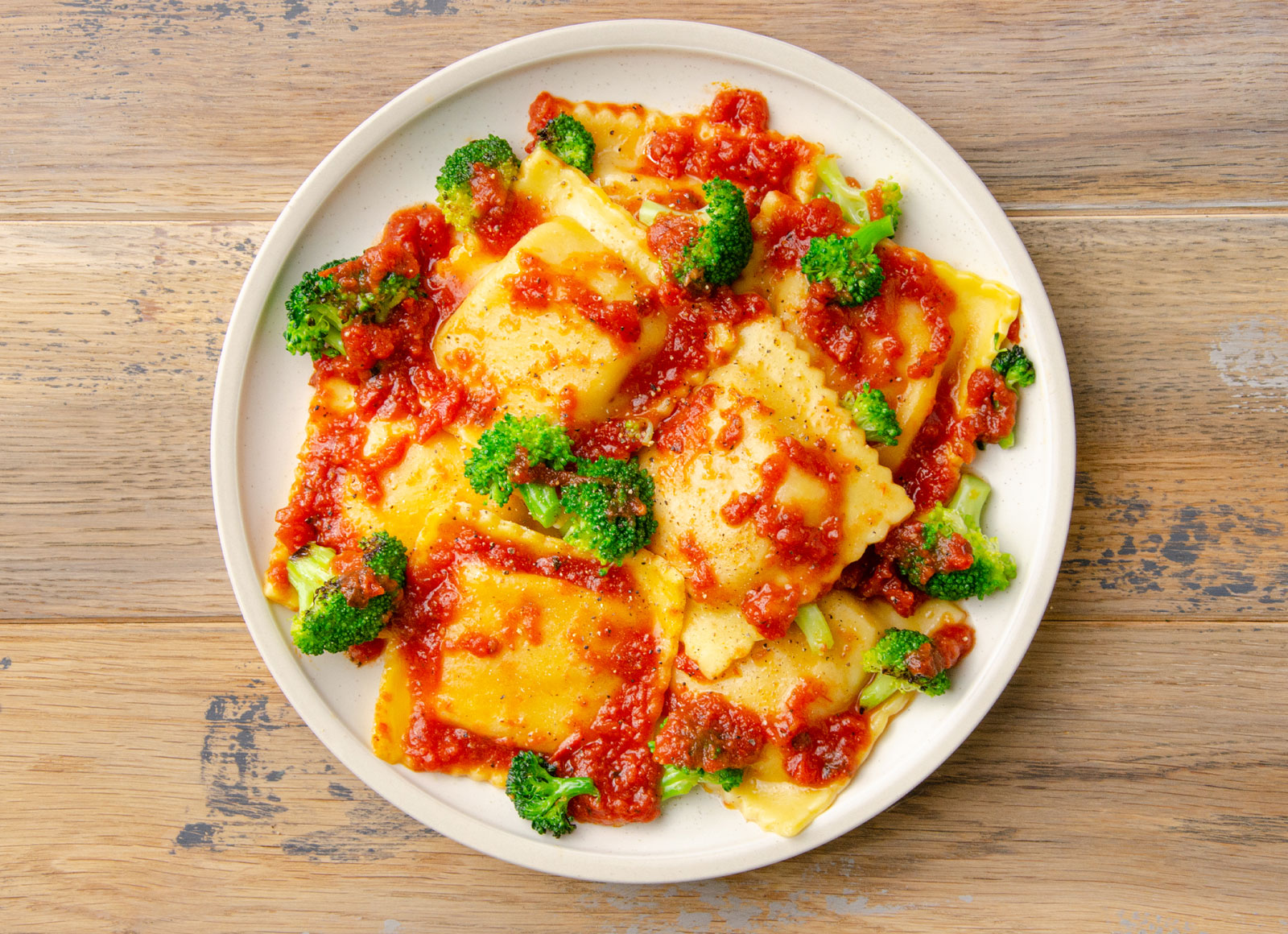 Red-Sauce Butternut Ravioli with Broccoli | Hungryroot